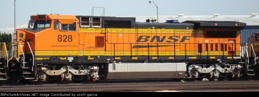 BNSF 828